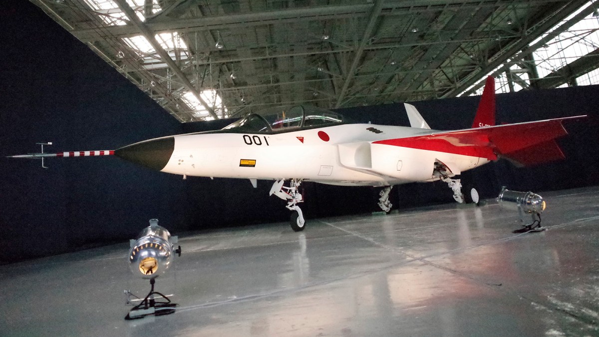 Japan Unveils its Highly-Anticpated Next-Gen Fighter Prototype – The ...